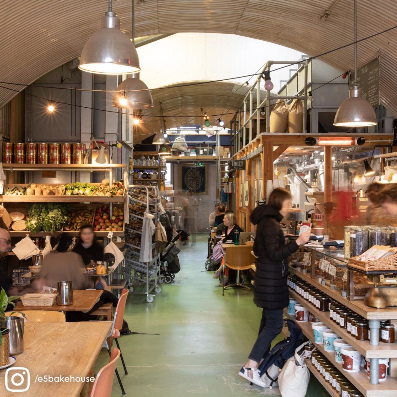 Hybrid shopping experiences: win-win for retailers and consumers ...